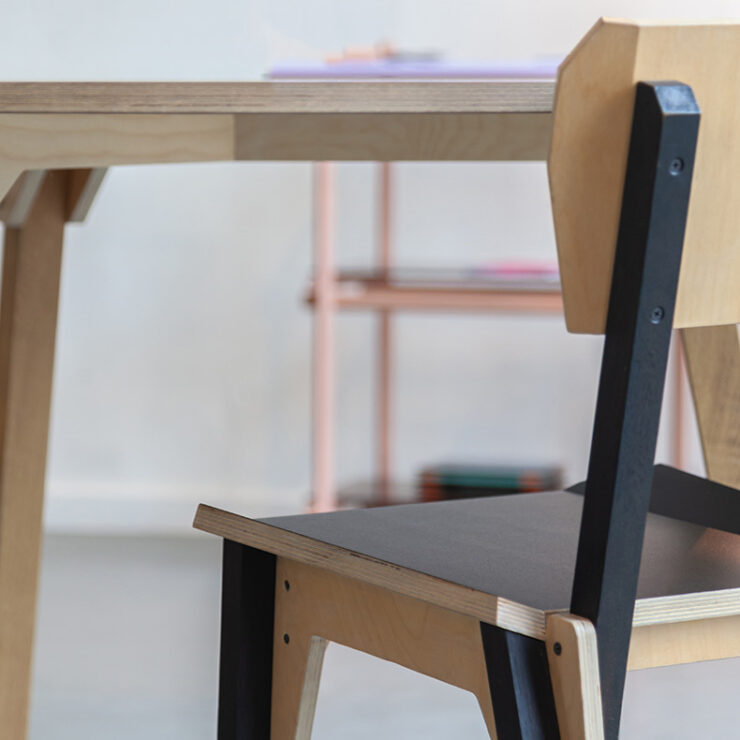 Vij5 - ronde design eettafel - multiplex - HPL - massief eiken poten ...