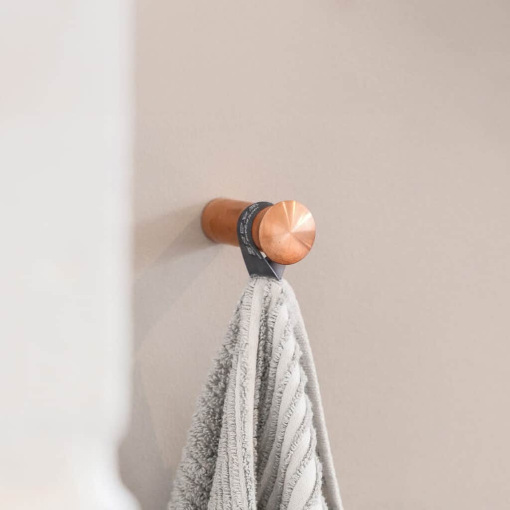 Vij5 - design wandhaken, kapstok, massief koper messing of staal ...