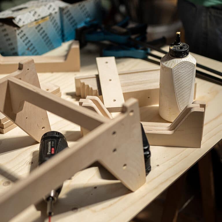 Vij5 - stapelbare design eetkamerstoel - massief eiken en multiplex ...