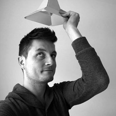 Dashed Light door Leon de Lange